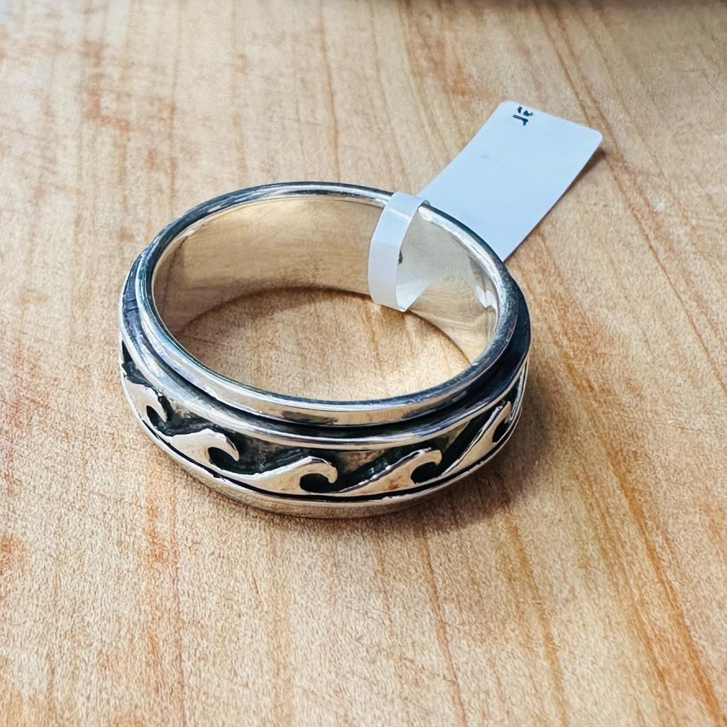 Wave Spin Ring – Crystal Bliss